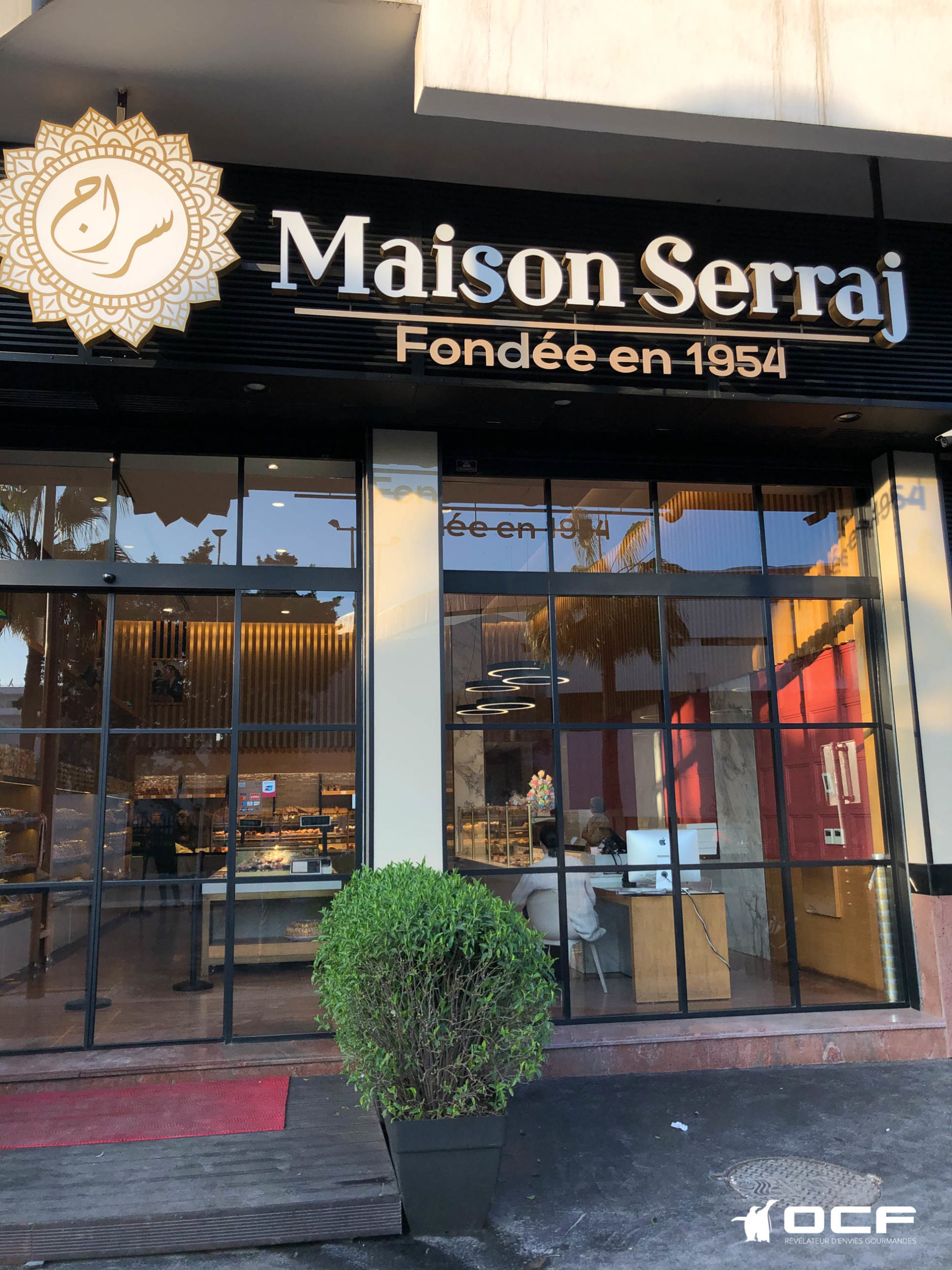 Vitrine sur mesure pâtisserie - Maison Seraaj - Une réalisation OCF